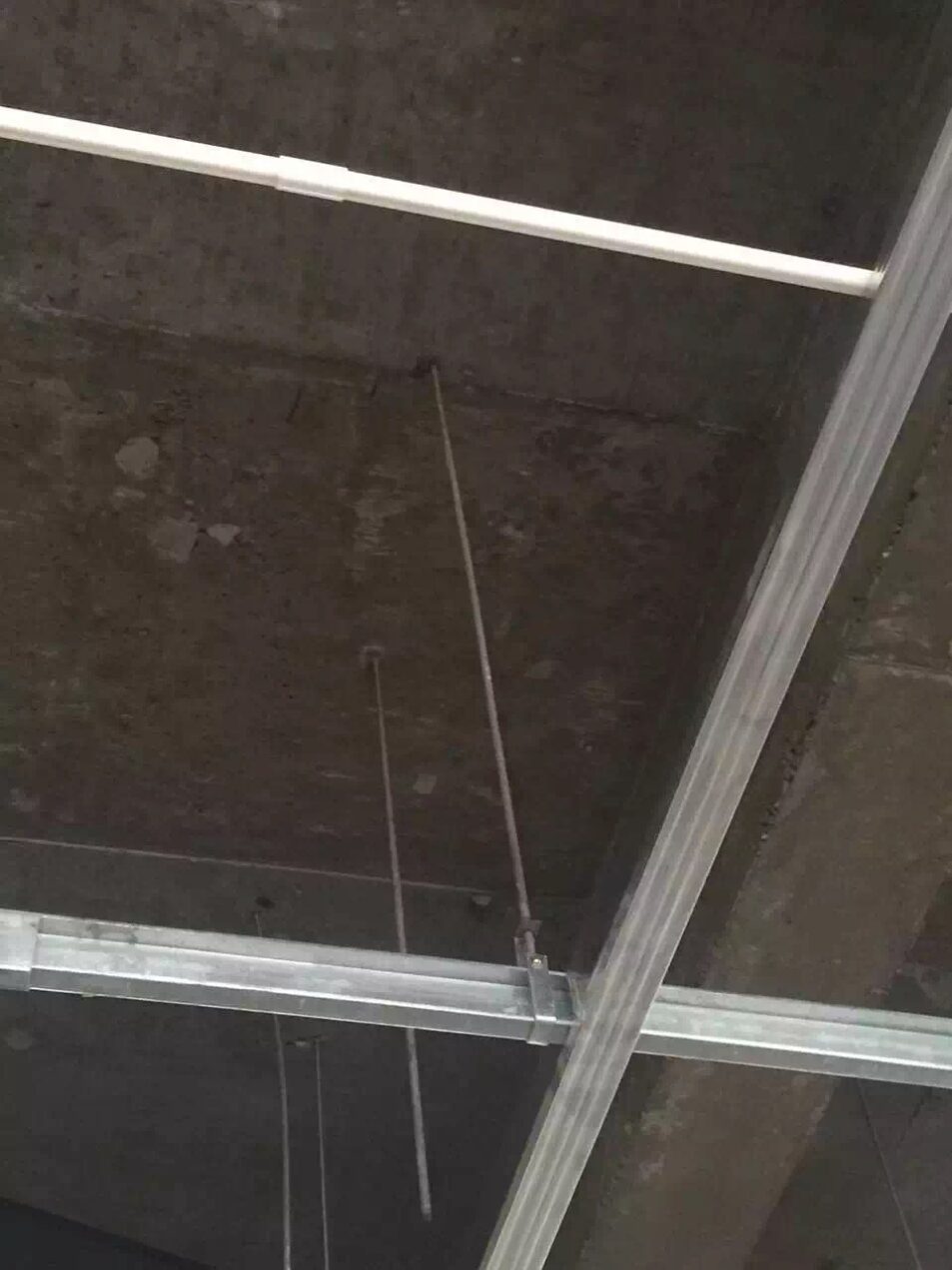 Installation of aluminium honeycomb panel ceiling – Alco International ...